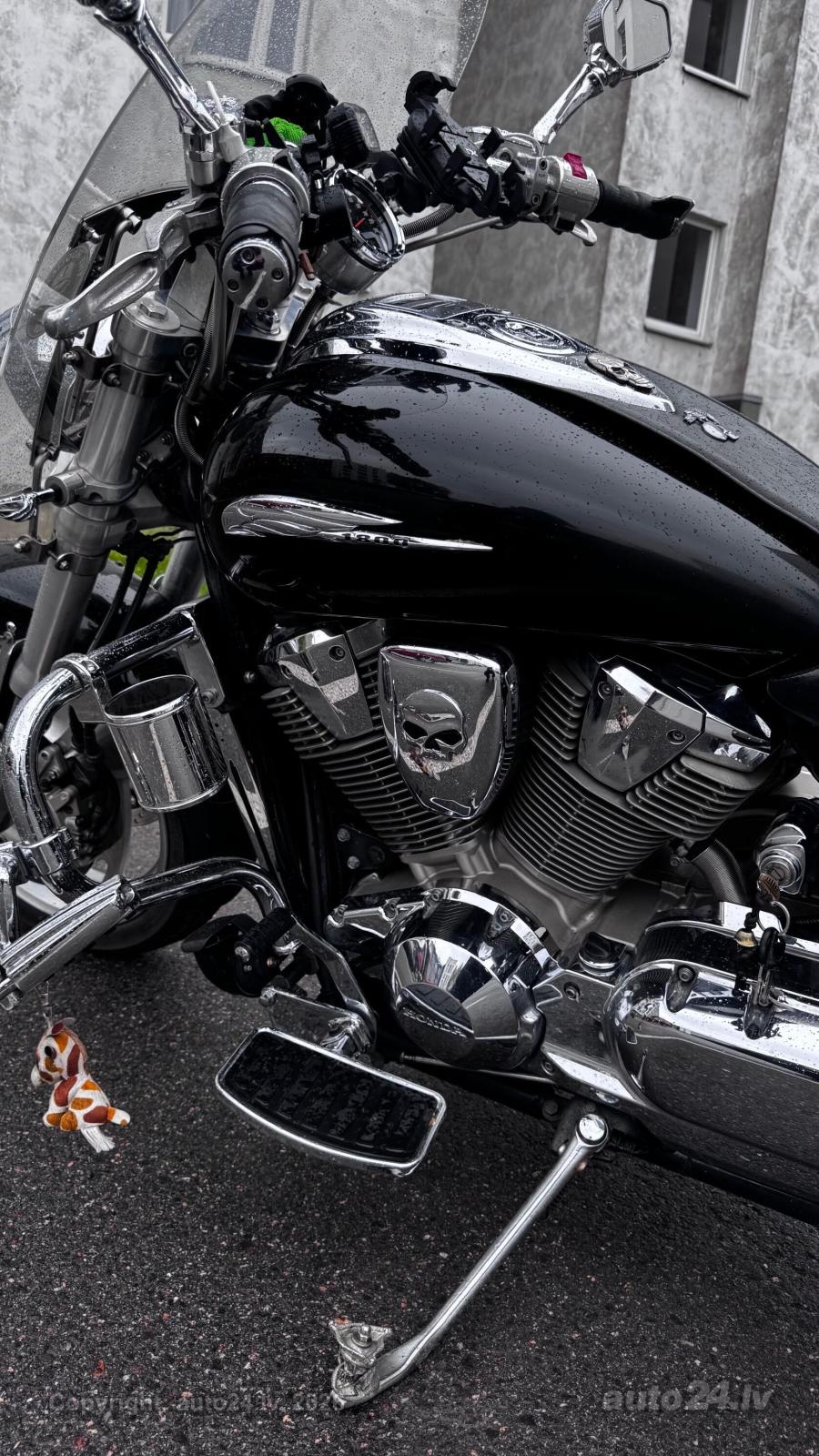 Black Honda VTX 1800 2008 in Tallinn, with an engine capacity of 1.80 L and mileage of 75 thousand km for 6500 €, photo 12 on AUTOMOTO.COM.LV