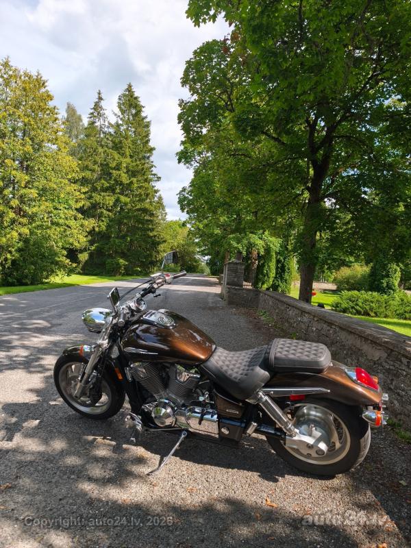 Brown Honda VTX 1800 2003 in Tallinn, with an engine capacity of 1.80 L and mileage of 0 thousand km for 7300 €, photo 3 on AUTOMOTO.COM.LV