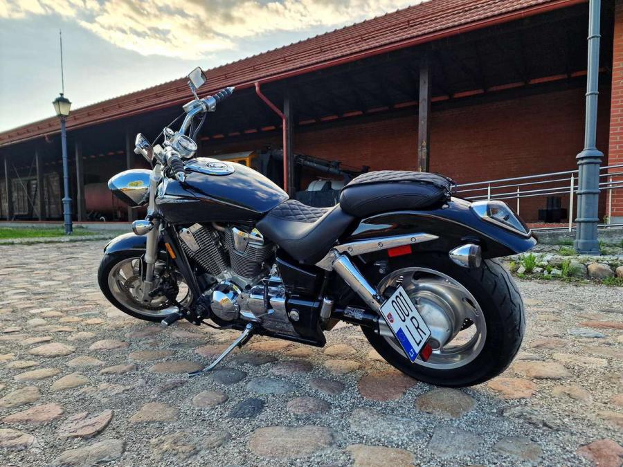 Melns Honda VTX 2002 Panevēža, ar dzinēja tilpumu 1.80 L un nobraukumu 90 tūkst. km par 6650 €, foto 1 vietnē AUTOMOTO.COM.LV