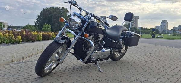 Black Honda VTX 2005 in Vilnius, with an engine capacity of 1.31 L and mileage of 29 thousand km for 5200 €, photo 1 on AUTOMOTO.COM.LV