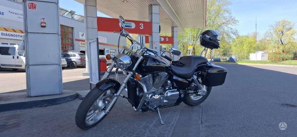 Black Honda VTX 2005 in Vilnius, with an engine capacity of 1.31 L and mileage of 29 thousand km for 5200 €, photo 8 on AUTOMOTO.COM.LV