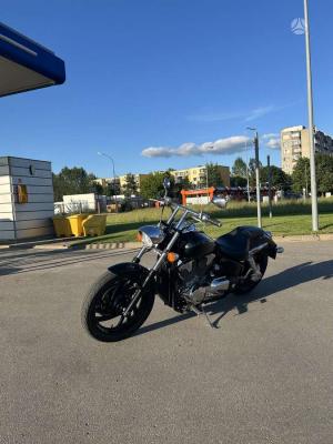 Black Honda VTX 2007 in Panevezys, with an engine capacity of 1.30 L and mileage of 23 thousand km for 5200 €, photo 4 on AUTOMOTO.COM.LV