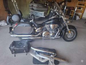 Melns Honda VTX 2007 Viļņa, ar dzinēja tilpumu 1.30 L un nobraukumu 31 tūkst. km par 5600 €, foto  vietnē AUTOMOTO.COM.LV