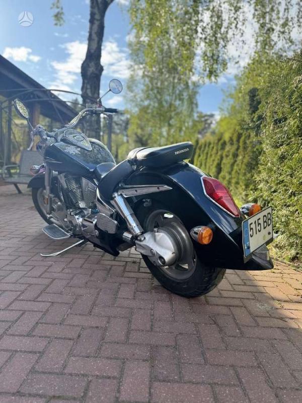 Black Honda VTX 2009 in Vilnius, with an engine capacity of 1.31 L and mileage of 8 thousand km for 6200 €, photo 3 on AUTOMOTO.COM.LV
