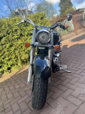Black Honda VTX 2009 in Vilnius, with an engine capacity of 1.31 L and mileage of 8 thousand km for 6200 €, photo 5 on AUTOMOTO.COM.LV