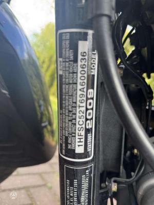 Black Honda VTX 2009 in Vilnius, with an engine capacity of 1.31 L and mileage of 8 thousand km for 6200 €, photo 8 on AUTOMOTO.COM.LV