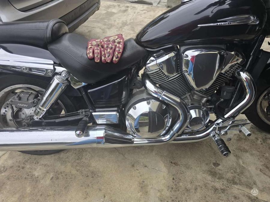 Honda VTX 2002 Viļņa, ar dzinēja tilpumu 1.80 L un nobraukumu 32 tūkst. km par 5000 €, foto 3 vietnē AUTOMOTO.COM.LV