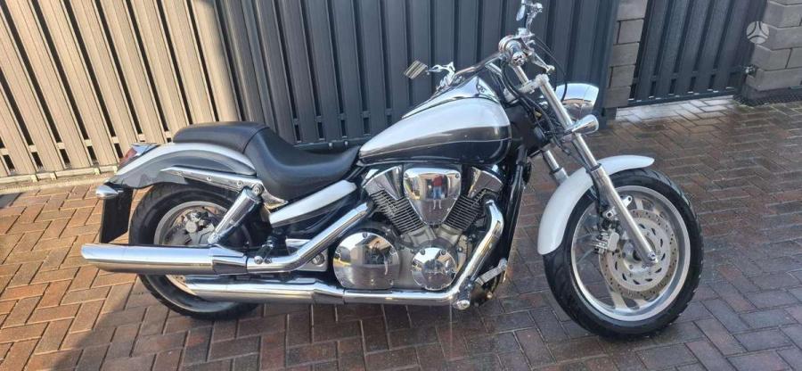 Honda VTX 2006 Šauļi, ar dzinēja tilpumu 1.30 L un nobraukumu 13 tūkst. km par 4900 €, foto 1 vietnē AUTOMOTO.COM.LV
