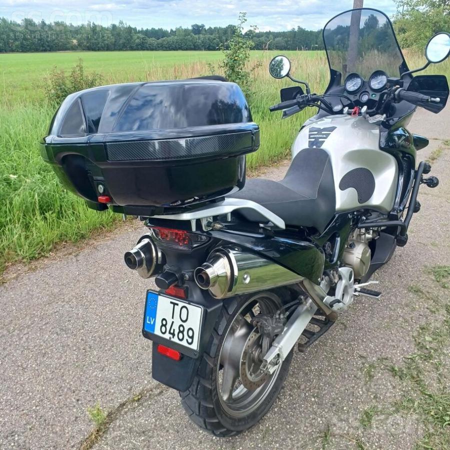 Honda XL 1000V 2000 Tukums, ar dzinēja tilpumu 1.00 L un nobraukumu 0 tūkst. km par 2550 €, foto 4 vietnē AUTOMOTO.COM.LV