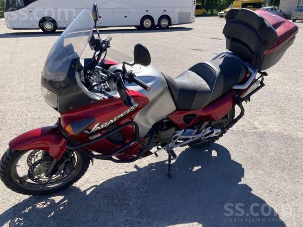 Honda XL 1000V 2001 Madona, ar dzinēja tilpumu 1.00 L un nobraukumu 0 tūkst. km par 2400 €, foto 3 vietnē AUTOMOTO.COM.LV