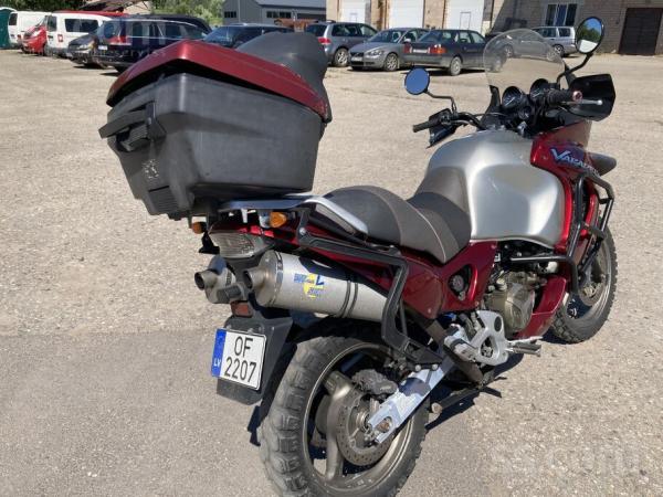 Honda XL 1000V 2001 Madona, ar dzinēja tilpumu 1.00 L un nobraukumu 0 tūkst. km par 2400 €, foto 6 vietnē AUTOMOTO.COM.LV