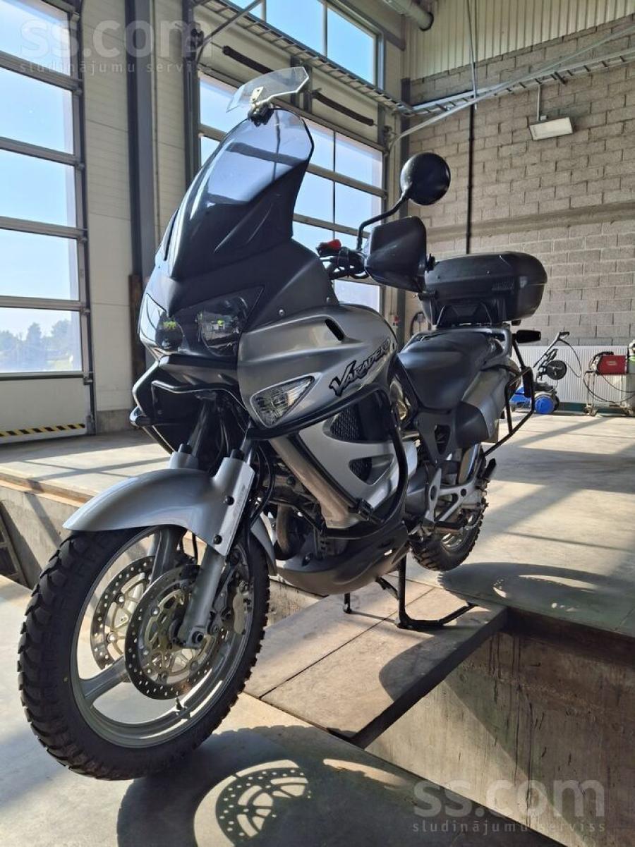 Honda XL 1000V 2003 Ogre, ar dzinēja tilpumu 1.00 L un nobraukumu 0 tūkst. km par 3300 €, foto 3 vietnē AUTOMOTO.COM.LV