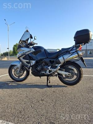 Honda XL 1000V 2003 Ogre, ar dzinēja tilpumu 1.00 L un nobraukumu 0 tūkst. km par 3300 €, foto 11 vietnē AUTOMOTO.COM.LV