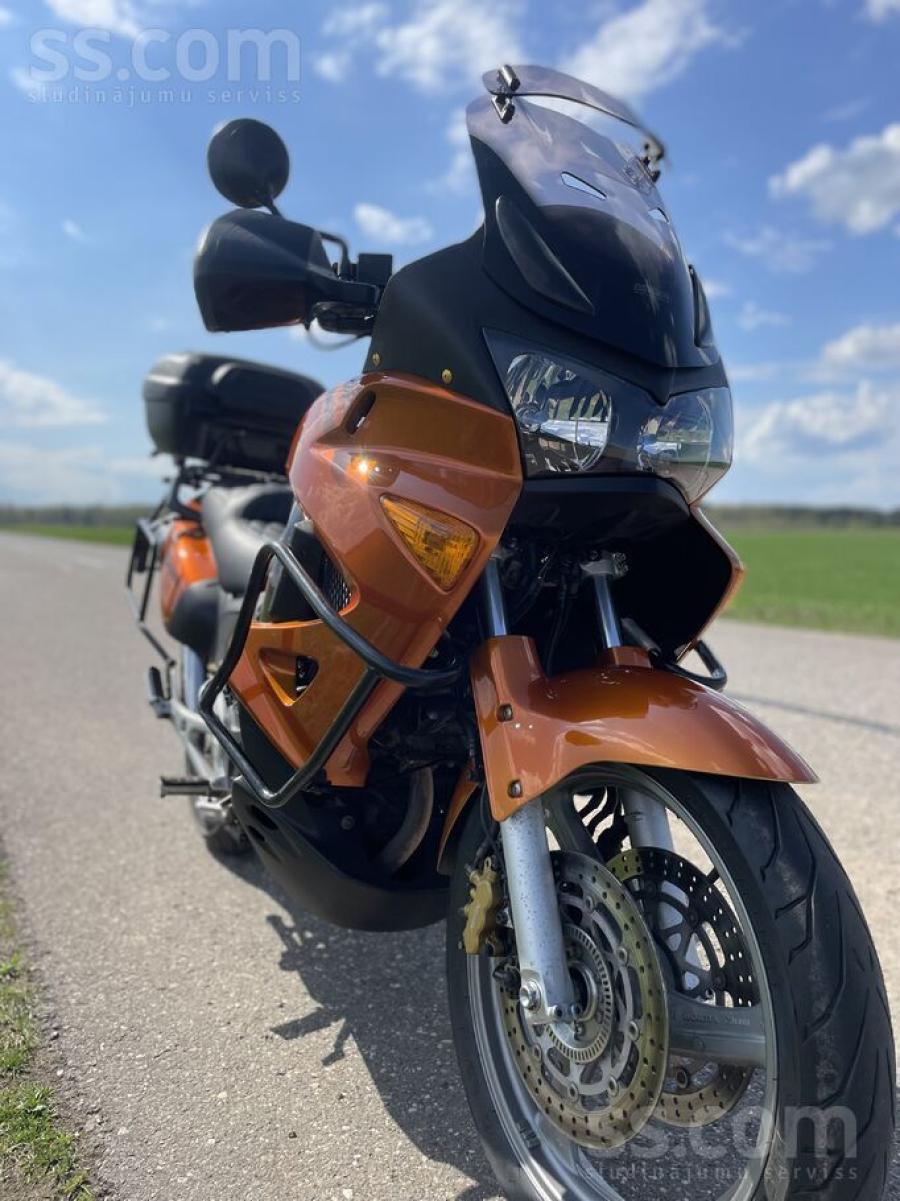 Honda XL 1000V 2004 in Daugavpils, with an engine capacity of 1.00 L and mileage of 0 thousand km for 3700 €, photo 1 on AUTOMOTO.COM.LV