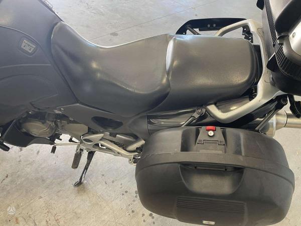 Black Honda XL 1999 in Kaunas, with an engine capacity of 1.00 L and mileage of 51 thousand km for 1850 €, photo 6 on AUTOMOTO.COM.LV