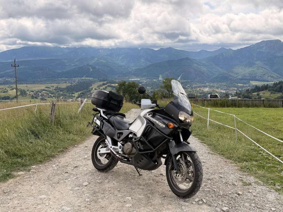 Black Honda XL 1999 in Vilnius, with an engine capacity of 1.00 L and mileage of 680 thousand km for 2000 €, photo 3 on AUTOMOTO.COM.LV