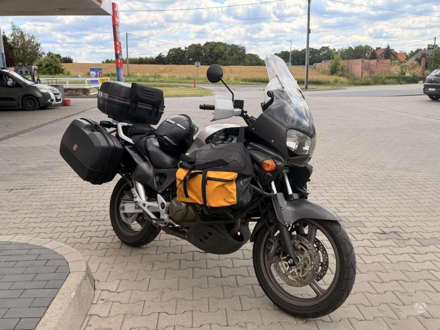 Black Honda XL 1999 in Vilnius, with an engine capacity of 1.00 L and mileage of 680 thousand km for 2000 €, photo 5 on AUTOMOTO.COM.LV