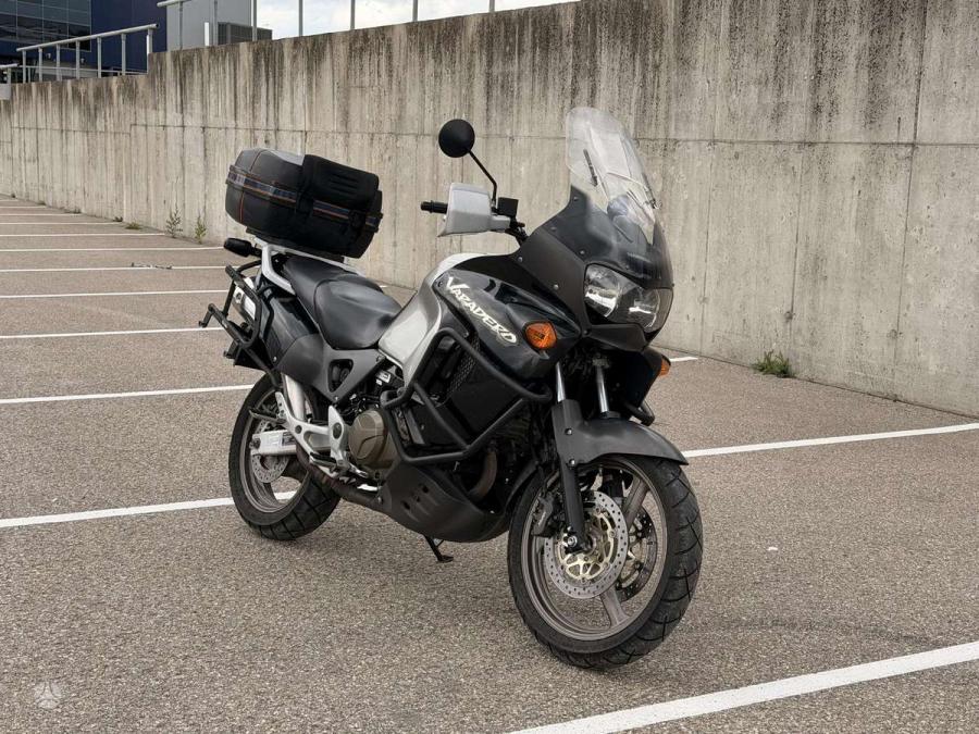 Black Honda XL 1999 in Vilnius, with an engine capacity of 1.00 L and mileage of 680 thousand km for 2000 €, photo 9 on AUTOMOTO.COM.LV