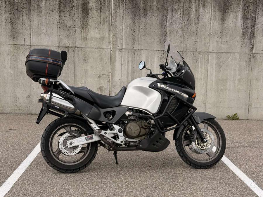 Black Honda XL 1999 in Vilnius, with an engine capacity of 1.00 L and mileage of 680 thousand km for 2000 €, photo 10 on AUTOMOTO.COM.LV