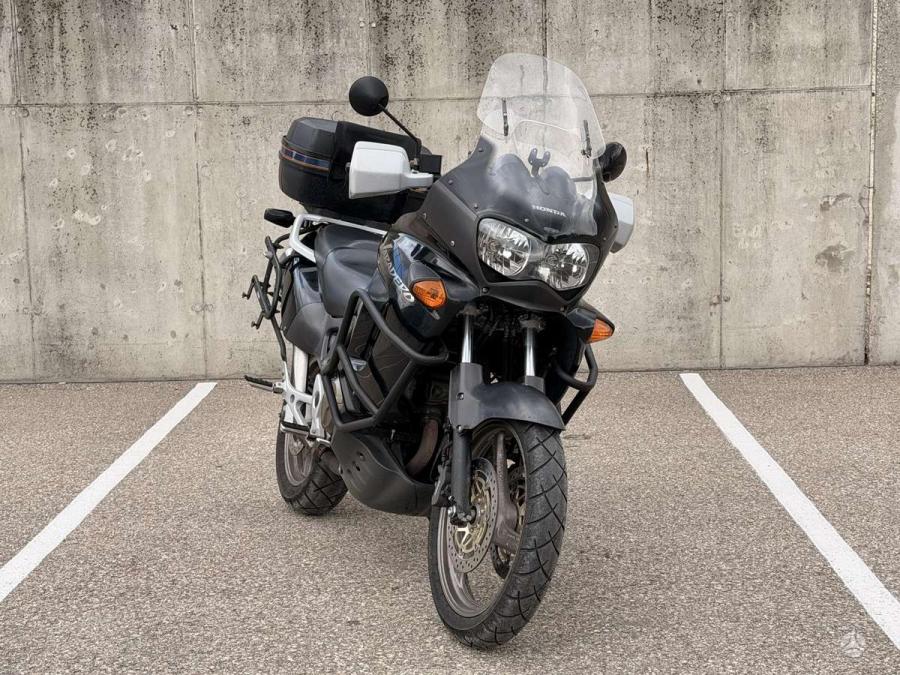 Black Honda XL 1999 in Vilnius, with an engine capacity of 1.00 L and mileage of 680 thousand km for 2000 €, photo 11 on AUTOMOTO.COM.LV
