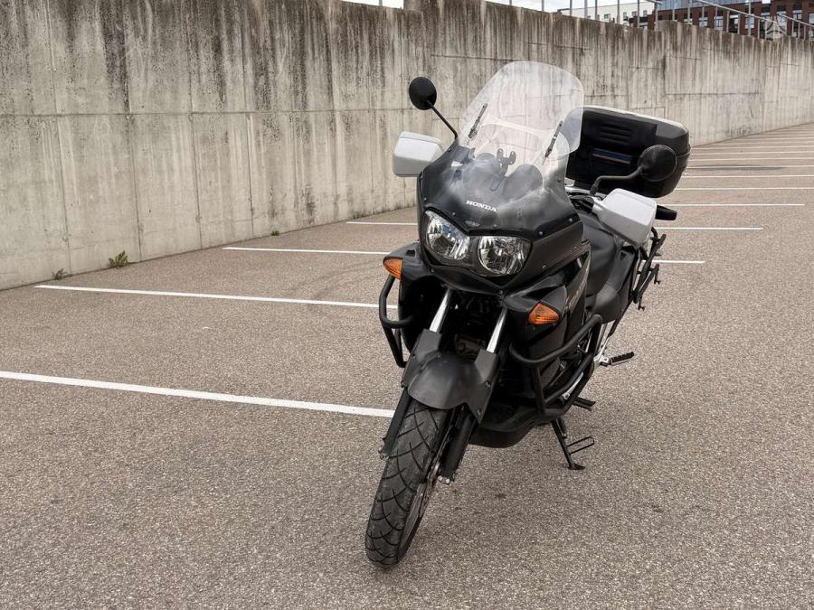 Black Honda XL 1999 in Vilnius, with an engine capacity of 1.00 L and mileage of 680 thousand km for 2000 €, photo 12 on AUTOMOTO.COM.LV