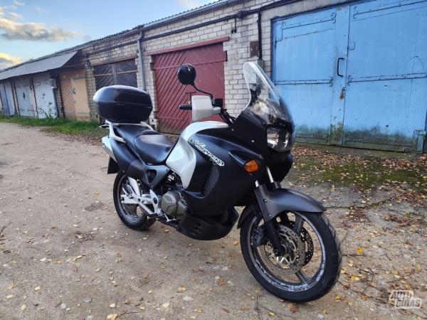 Черный Хонда XL 1999 в Шилале, объемом двигателя 1.00 л и пробегом 68 тыс. км за 1600 €, фото 1 на AUTOMOTO.COM.LV