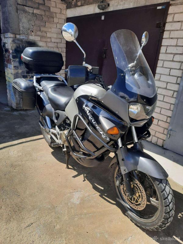 Black Honda XL 2000 in Kaunas, with an engine capacity of 1.00 L and mileage of 100 thousand km for 2250 €, photo 3 on AUTOMOTO.COM.LV