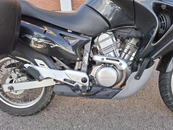 Black Honda XL 2000 in Alytus, with an engine capacity of 0.65 L and mileage of 64 thousand km for 2300 €, photo 5 on AUTOMOTO.COM.LV