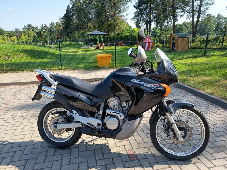Черный Хонда XL 2002 в Вильнюс, объемом двигателя 0.65 л и пробегом 40 тыс. км за 2250 €, фото 1 на AUTOMOTO.COM.LV