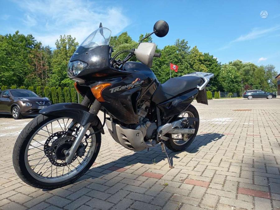 Черный Хонда XL 2002 в Вильнюс, объемом двигателя 0.65 л и пробегом 40 тыс. км за 2250 €, фото 3 на AUTOMOTO.COM.LV