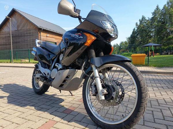 Черный Хонда XL 2002 в Вильнюс, объемом двигателя 0.65 л и пробегом 40 тыс. км за 2250 €, фото 7 на AUTOMOTO.COM.LV