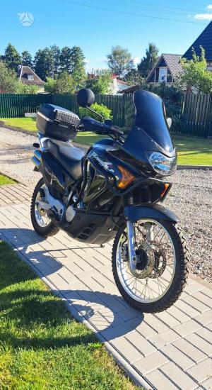 Black Honda XL 2002 in Kursenai, with an engine capacity of 0.65 L and mileage of 51 thousand km for 2600 €, photo  on AUTOMOTO.COM.LV