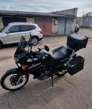 Black Honda XL 2002 in Mazeikiai, with an engine capacity of 0.65 L and mileage of 46 thousand km for 3100 €, photo 3 on AUTOMOTO.COM.LV