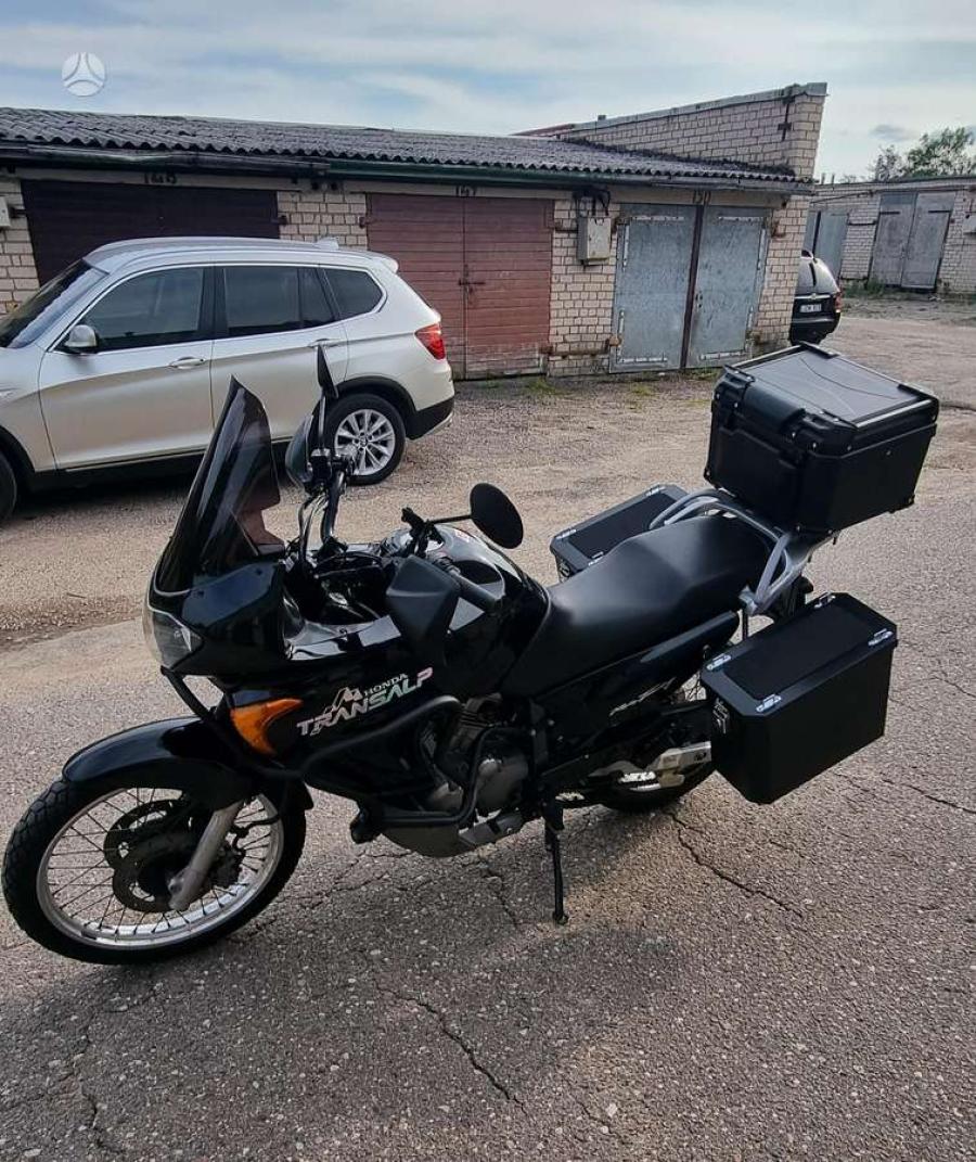 Black Honda XL 2002 in Mazeikiai, with an engine capacity of 0.65 L and mileage of 46 thousand km for 3100 €, photo 3 on AUTOMOTO.COM.LV