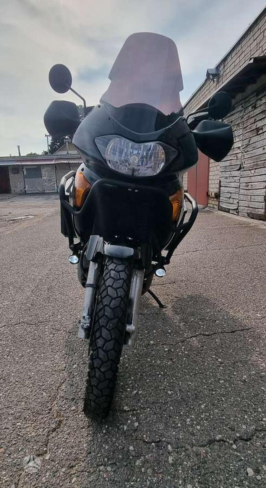 Black Honda XL 2002 in Mazeikiai, with an engine capacity of 0.65 L and mileage of 46 thousand km for 3100 €, photo 6 on AUTOMOTO.COM.LV