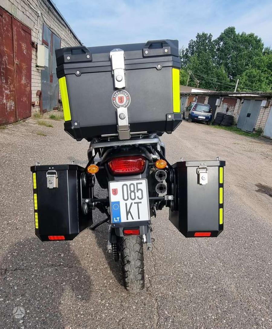 Black Honda XL 2002 in Mazeikiai, with an engine capacity of 0.65 L and mileage of 46 thousand km for 3100 €, photo 18 on AUTOMOTO.COM.LV