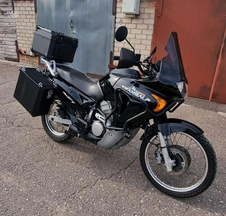 Black Honda XL 2002 in Mazeikiai, with an engine capacity of 0.65 L and mileage of 46 thousand km for 3100 €, photo 20 on AUTOMOTO.COM.LV