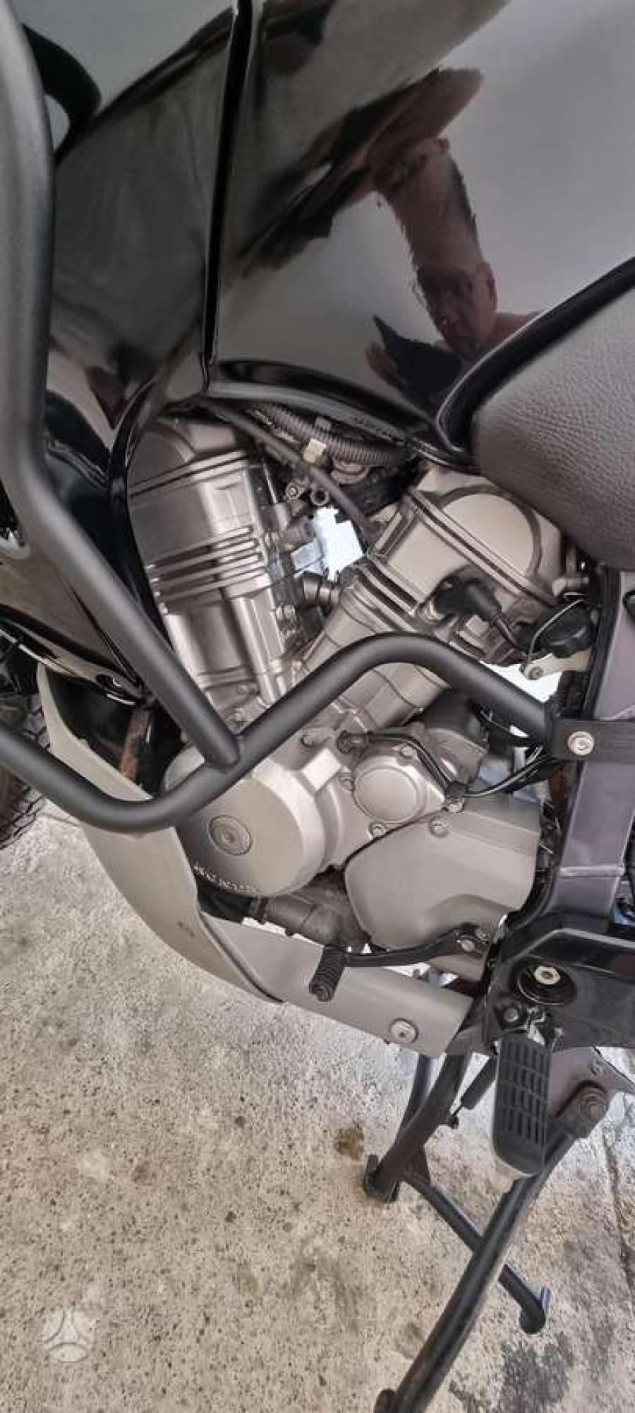 Black Honda XL 2002 in Mazeikiai, with an engine capacity of 0.65 L and mileage of 46 thousand km for 3100 €, photo 26 on AUTOMOTO.COM.LV