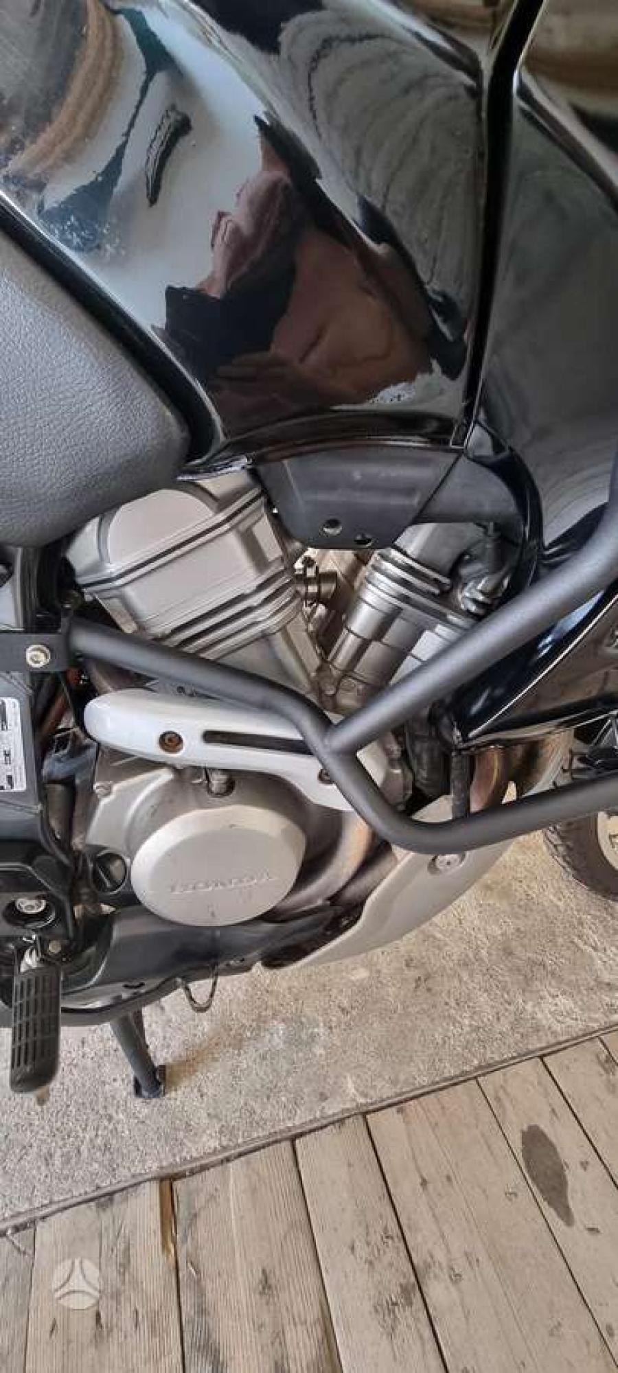 Black Honda XL 2002 in Mazeikiai, with an engine capacity of 0.65 L and mileage of 46 thousand km for 3100 €, photo 27 on AUTOMOTO.COM.LV