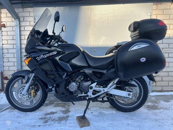 Black Honda XL 2004 in Birstonas, with an engine capacity of 1.00 L and mileage of 50 thousand km for 3750 €, photo 3 on AUTOMOTO.COM.LV