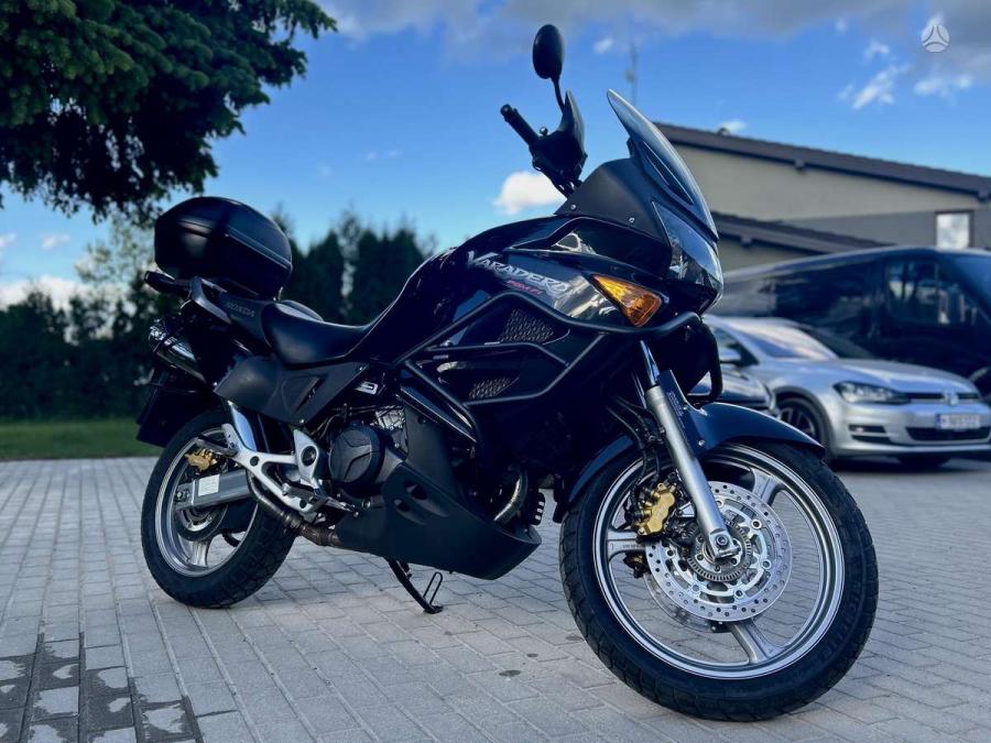 Melns Honda XL 2004 Kauņa, ar dzinēja tilpumu 1.00 L un nobraukumu 42 tūkst. km par 3750 €, foto 1 vietnē AUTOMOTO.COM.LV