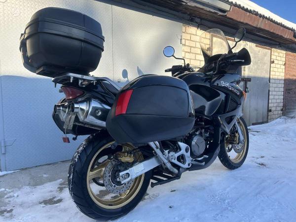 Black Honda XL 2005 in Birstonas, with an engine capacity of 1.00 L and mileage of 46 thousand km for 3750 €, photo 5 on AUTOMOTO.COM.LV