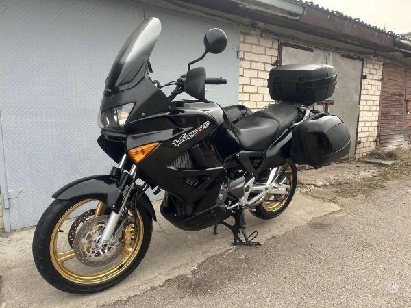 Black Honda XL 2005 in Birstonas, with an engine capacity of 1.00 L and mileage of 46 thousand km for 3750 €, photo 2 on AUTOMOTO.COM.LV