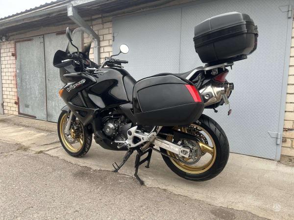 Black Honda XL 2005 in Birstonas, with an engine capacity of 1.00 L and mileage of 46 thousand km for 3750 €, photo 3 on AUTOMOTO.COM.LV