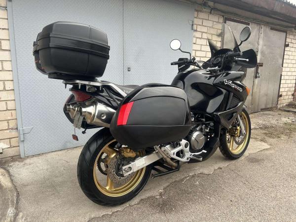 Black Honda XL 2005 in Birstonas, with an engine capacity of 1.00 L and mileage of 46 thousand km for 3750 €, photo 4 on AUTOMOTO.COM.LV