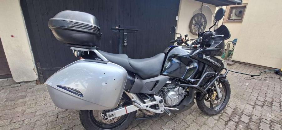Melns Honda XL 2006 Viļņa, ar dzinēja tilpumu 1.00 L un nobraukumu 64 tūkst. km par 3900 €, foto 4 vietnē AUTOMOTO.COM.LV