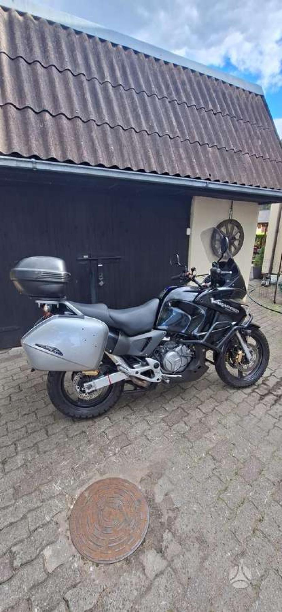 Melns Honda XL 2006 Viļņa, ar dzinēja tilpumu 1.00 L un nobraukumu 64 tūkst. km par 3900 €, foto 9 vietnē AUTOMOTO.COM.LV