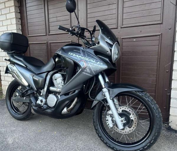 Black Honda XL 2008 in Birstonas, with an engine capacity of 0.70 L and mileage of 35 thousand km for 3750 €, photo 1 on AUTOMOTO.COM.LV