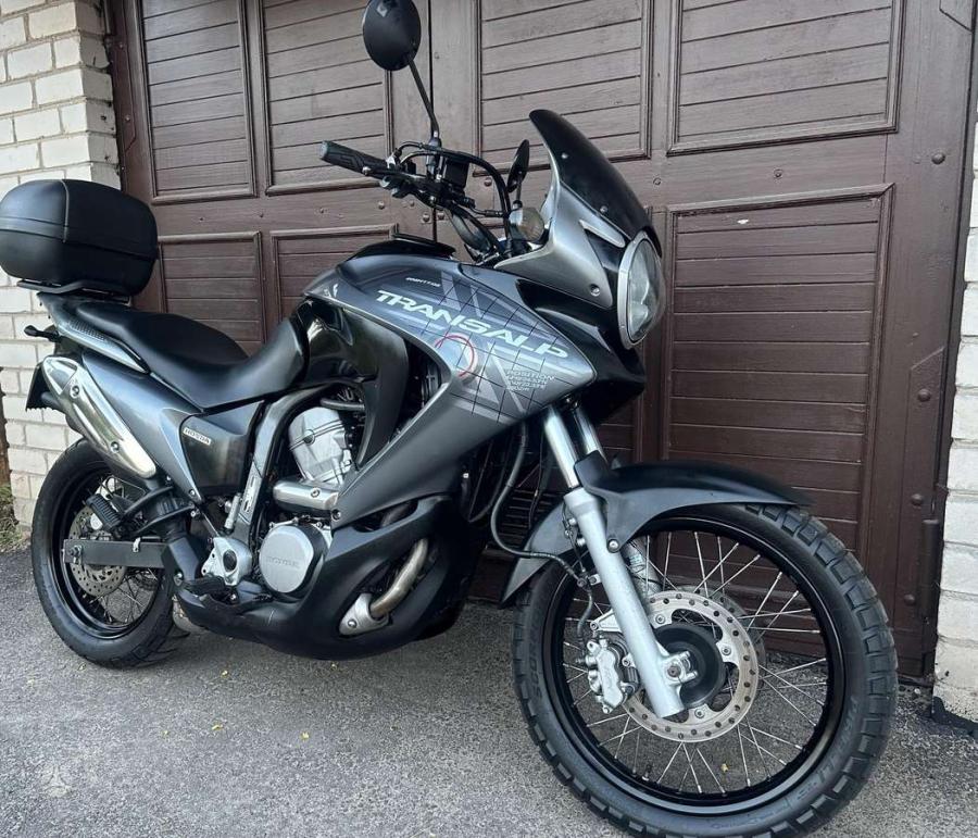 Melns Honda XL 2008 Birštonas, ar dzinēja tilpumu 0.70 L un nobraukumu 35 tūkst. km par 3750 €, foto 1 vietnē AUTOMOTO.COM.LV