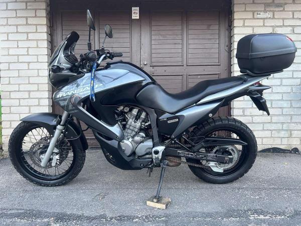 Black Honda XL 2008 in Birstonas, with an engine capacity of 0.70 L and mileage of 35 thousand km for 3750 €, photo 3 on AUTOMOTO.COM.LV